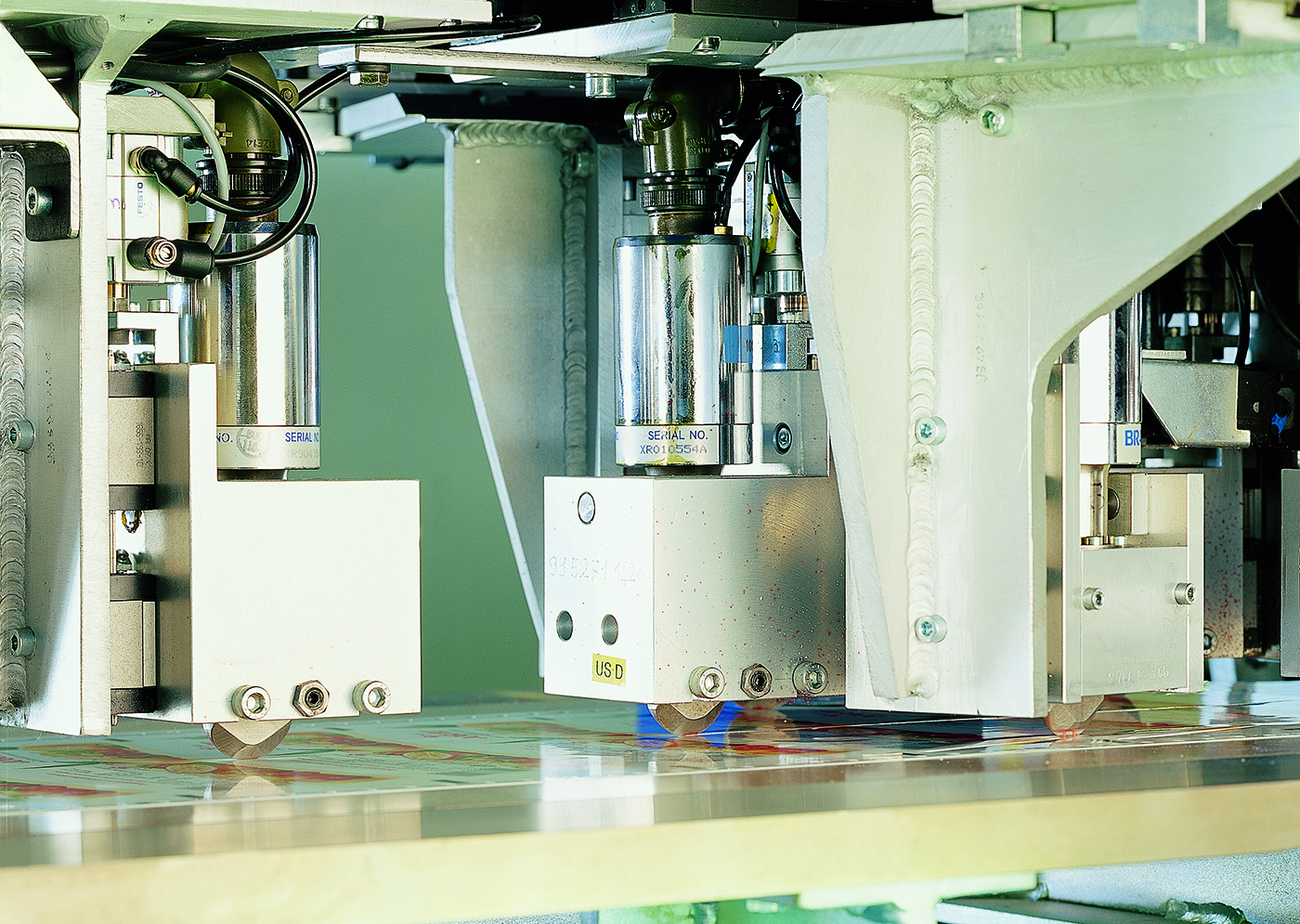 Continuous or intermittent ultrasonic seaming of thermofusible fabrics ...